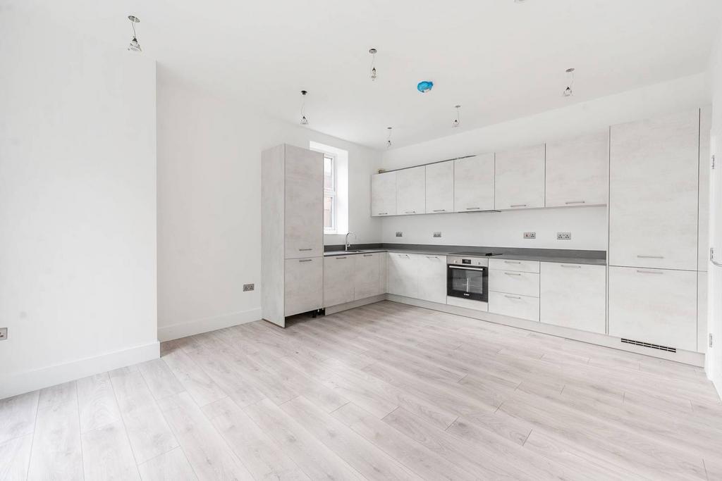 102 West End Lane, Pinner HA5 2 bed flat for sale - £520,000