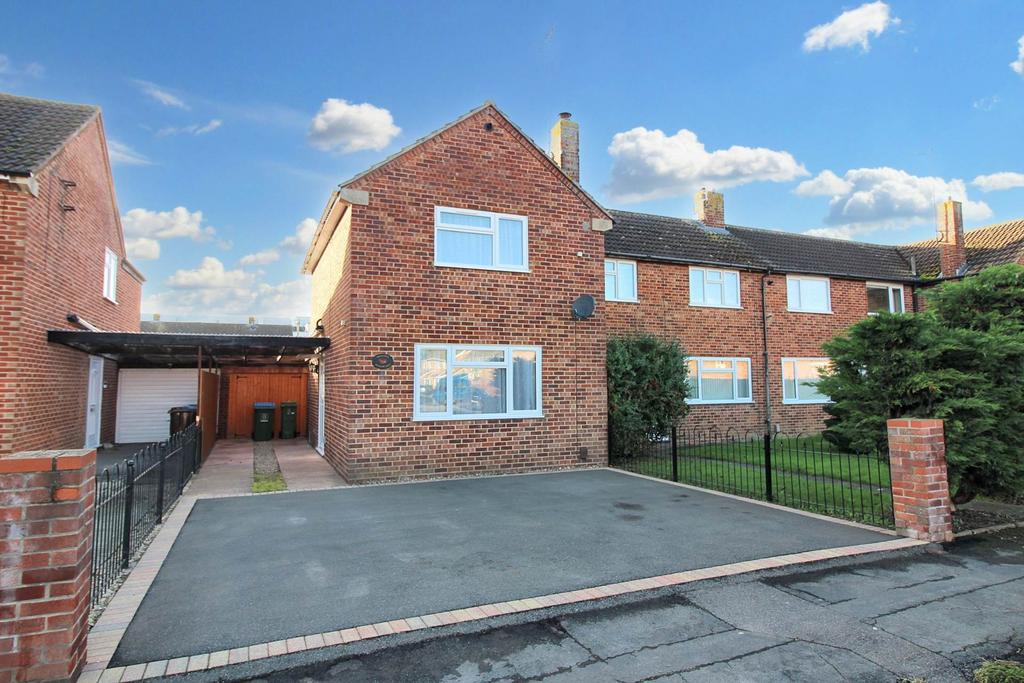 Meadowcroft, Aylesbury 2 bed house - £1,300 pcm (£300 pw)
