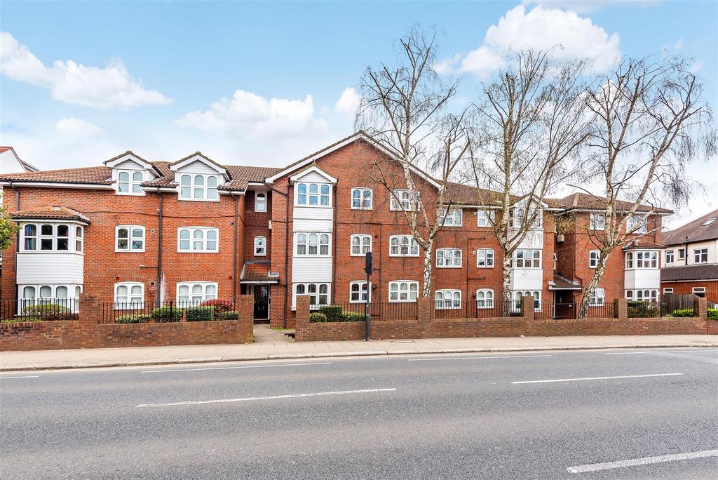 St Saviours Court, Harrow View, Harrow 1 bed flat - £1,400 pcm (£323 pw)