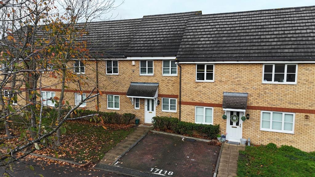 Whitmore Way, Basildon SS14 2 bed maisonette for sale - £210,000