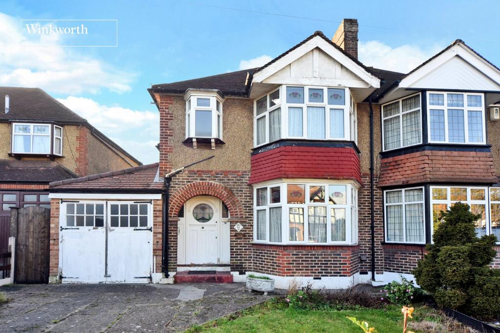 Leyfield, Worcester Park, KT4 3 bed semi-detached house for sale - £750,000