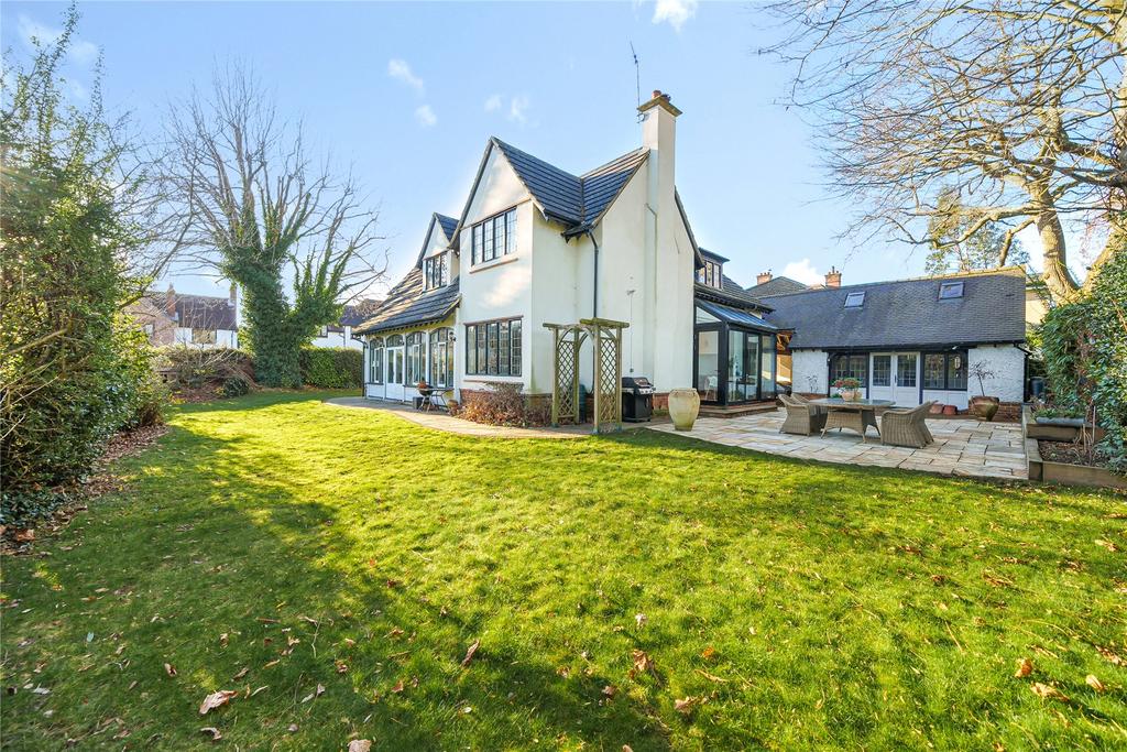 Ashwood Road, Surrey GU22 5 bed detached house - £1,400,000