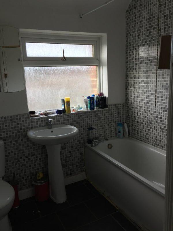 Mitcham CR4 1 bed in a house share to rent - £850 pcm (£196 pw)