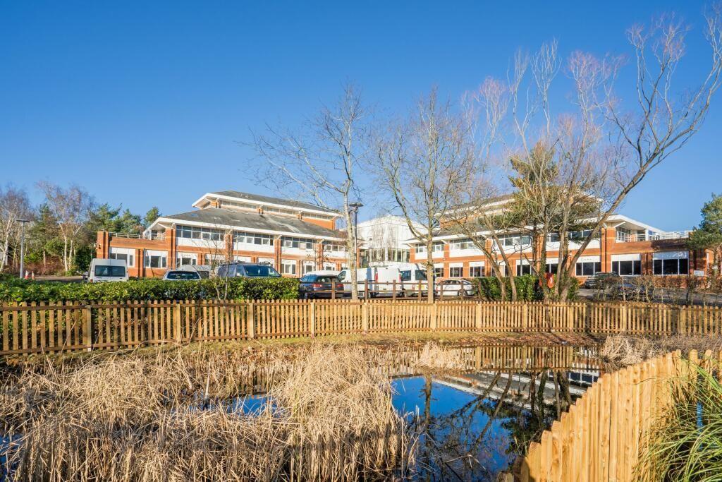 Lime Tree Way, Chineham, Basingstoke 2 bed apartment - £1,050 pcm (£242 pw)