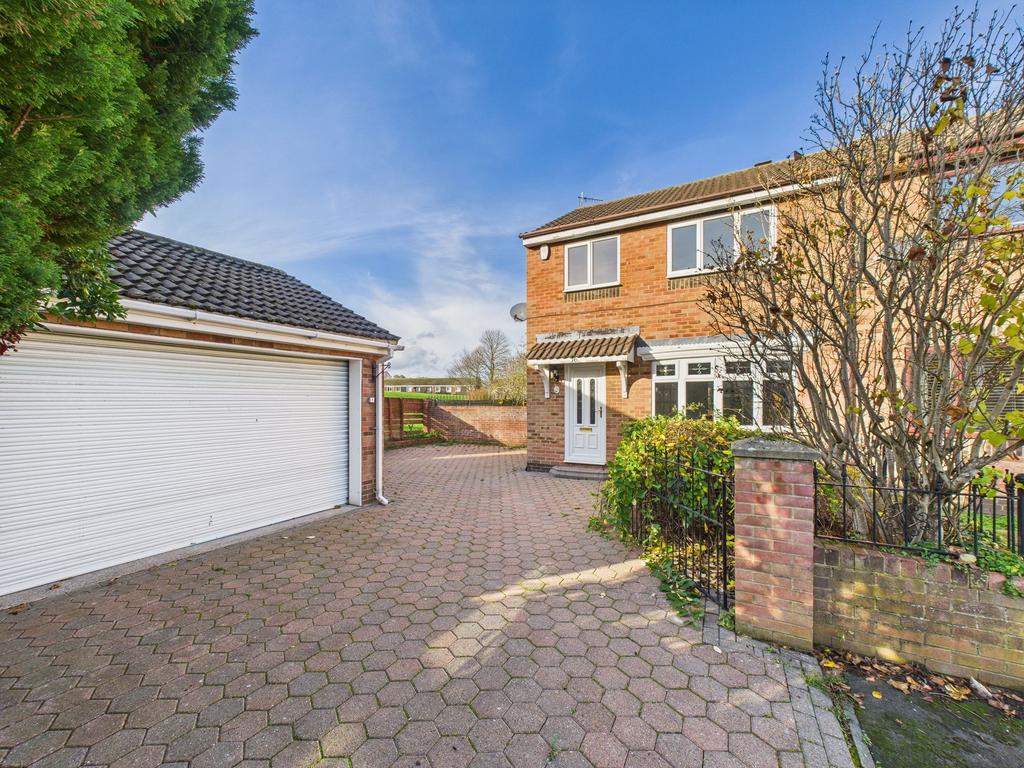 Sunniside Court, Sunniside, NE16 3 bed semi-detached house - £230,000