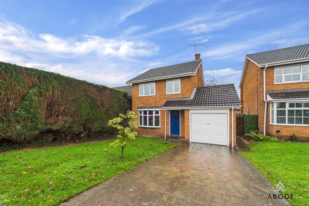 Hillside Drive, Little Haywood ST18 3 bed detached house - £265,000