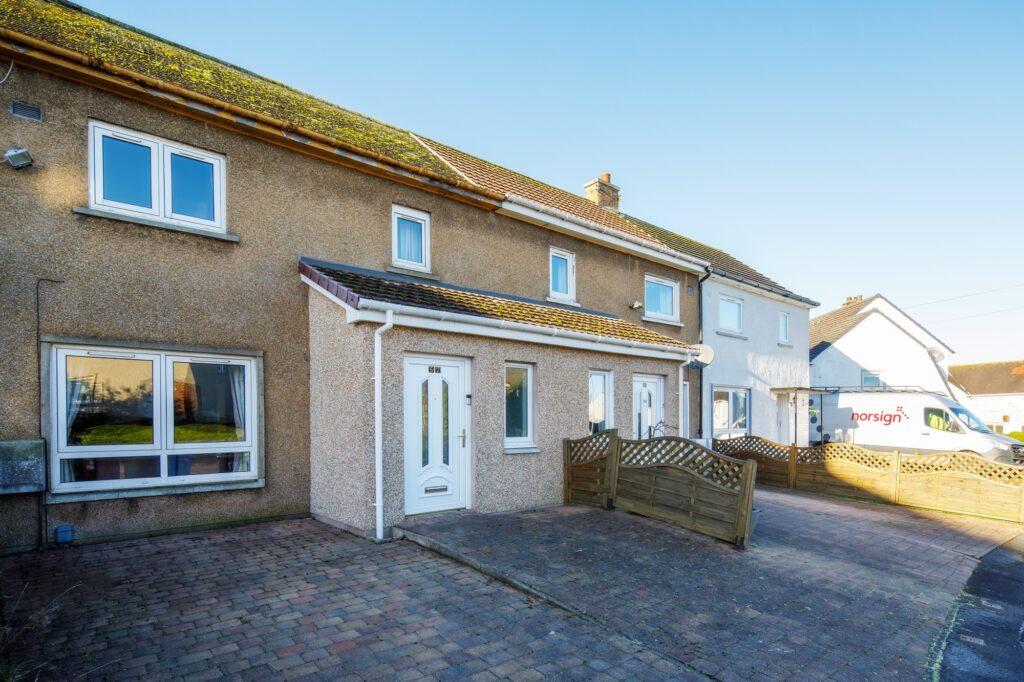 Netherplace Crescent, Newton Mearns 3 bed terraced house - £185,000