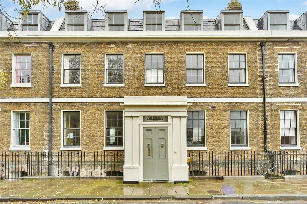 Regency Close, Sheerness, Kent 7 bed townhouse for sale - £800,000