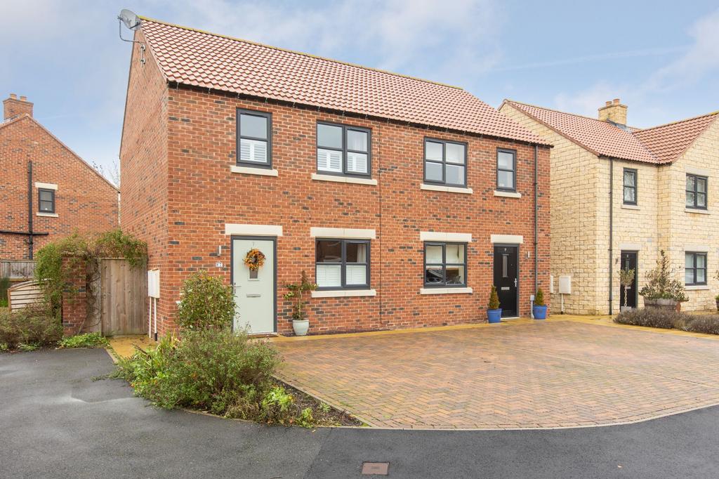 Rosedale Lane, Helmsley YO62 2 bed semi-detached house for sale - £250,000