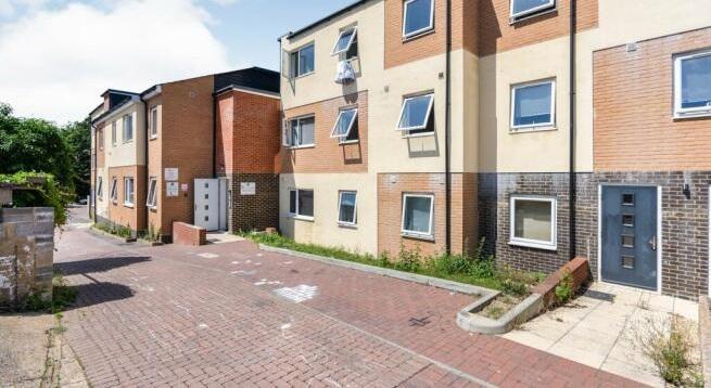 Lake View,218 Warren Ave Southampton... 4 bed flat - £1,400 pcm (£323 pw)