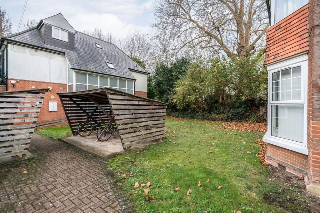 Campden Road, South Croydon CR2 1 bed flat to rent - £1,400 pcm (£323 pw)