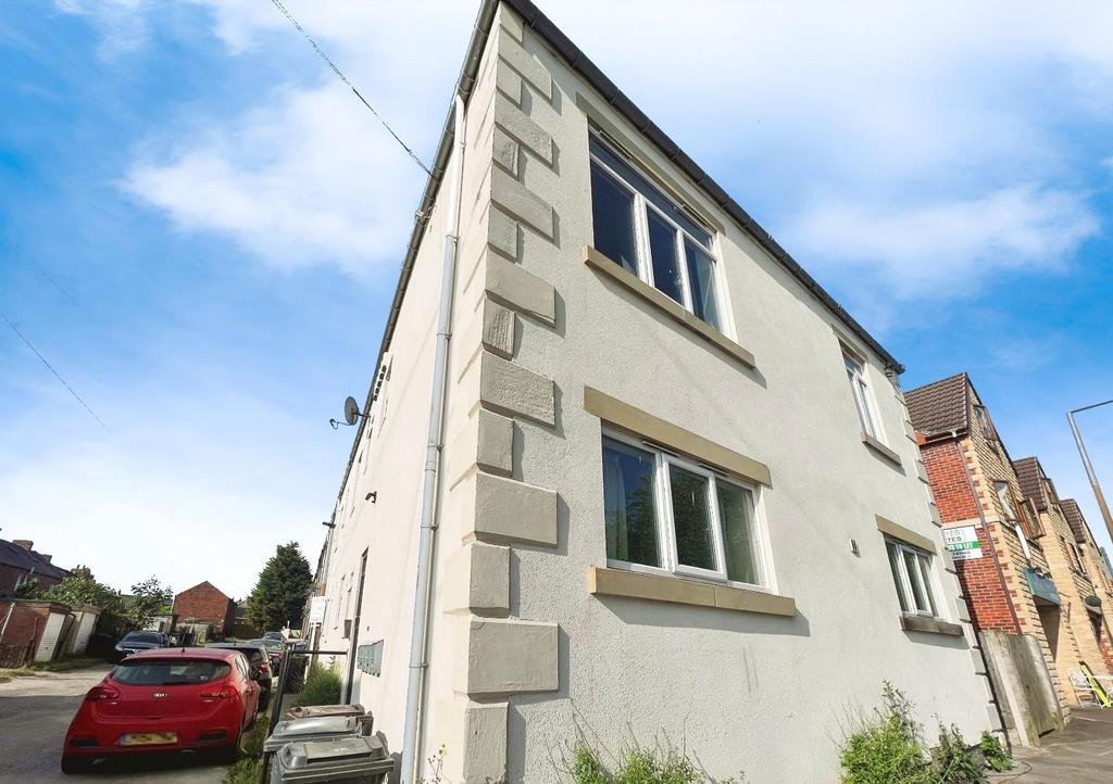 Barugh Green Road, Barugh Green... 2 bed flat - £650 pcm (£150 pw)