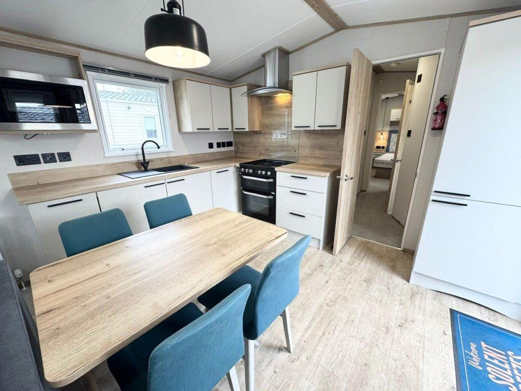 Solent Breezes Holiday Park 2 bed park home for sale - £74,995