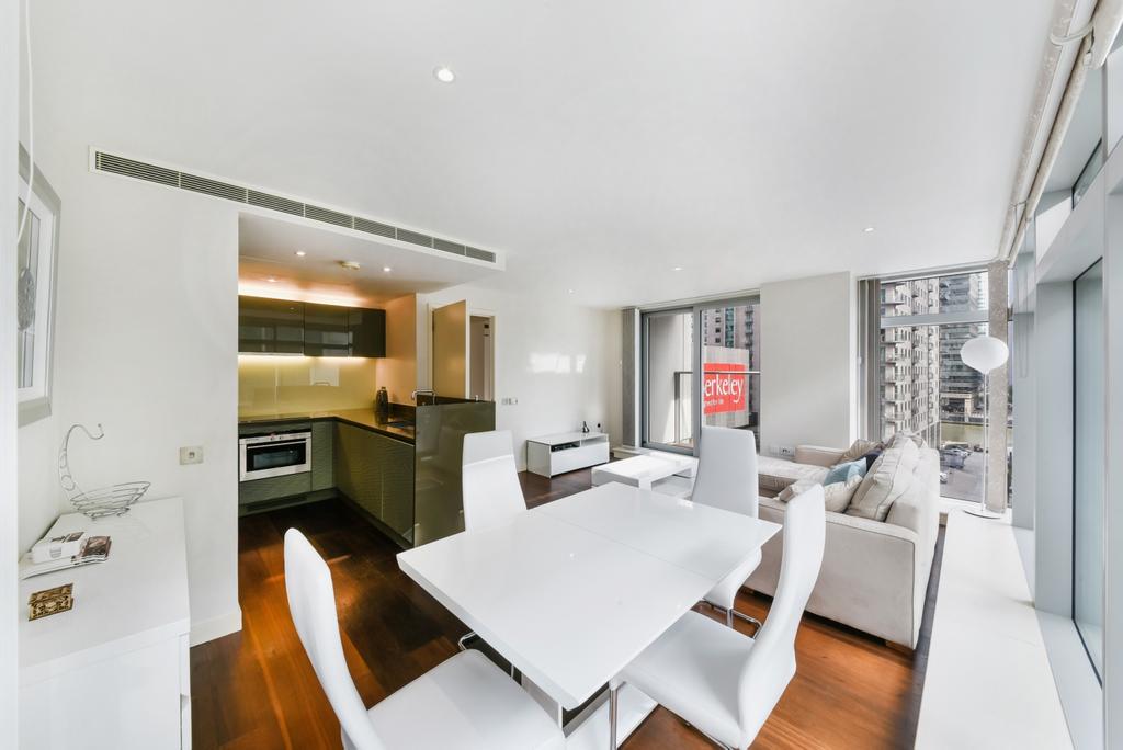 West Tower, 1 Pan Peninsula, Canary... 2 bed flat - £3,100 pcm (£715 pw)