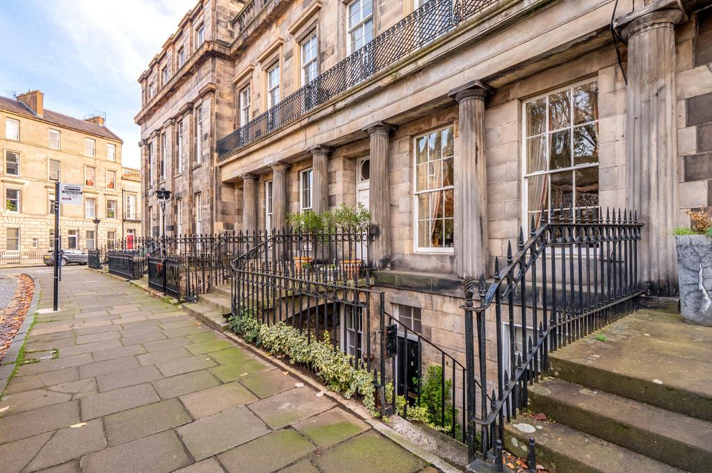St. Bernards Crescent, Edinburgh... 1 bed apartment for sale - £265,000