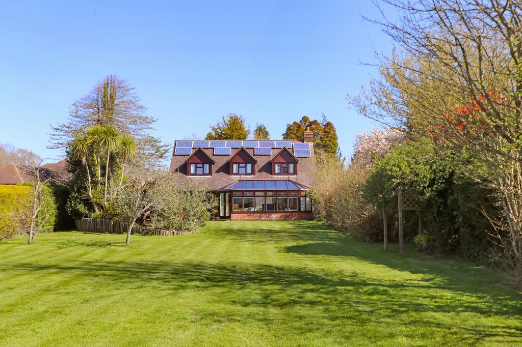 Southwick Road, Fareham PO17 5 bed detached house - £850,000