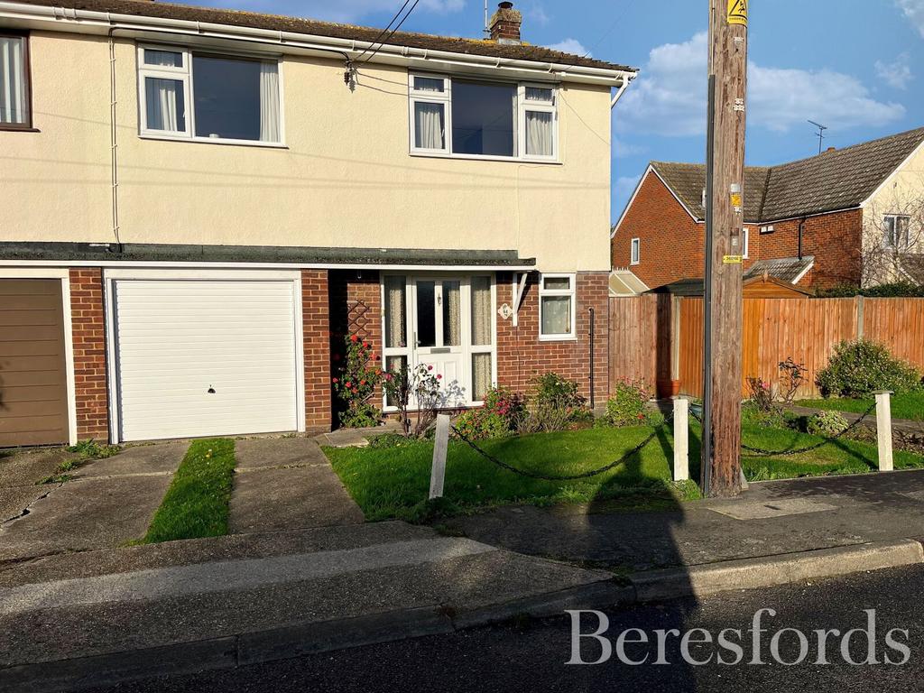 Victoria Road, Writtle, CM1 3 bed semi-detached house - £465,000