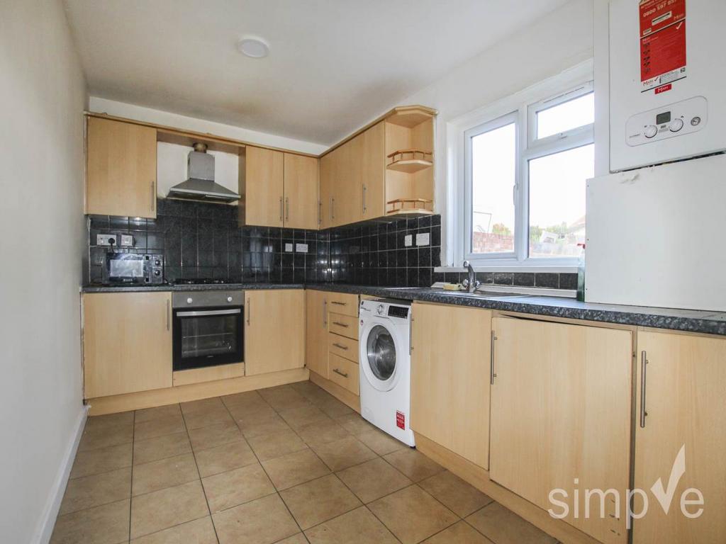 Hunters Grove, Hayes, Middlesex 3 bed house - £2,350 pcm (£542 pw)