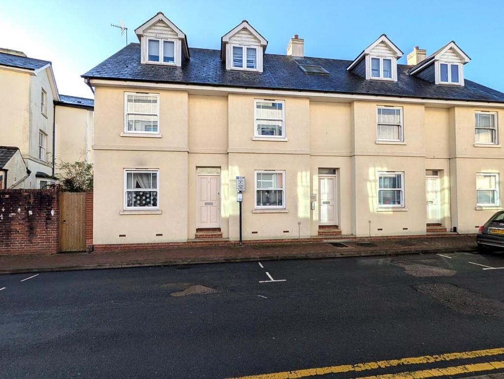 Queen Street, Ashford, Kent TN23 1RG 2 bed flat - £1,000 pcm (£231 pw)