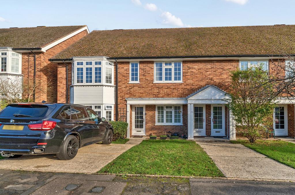 Cranbrook Court, Hampshire GU51 2 bed property - £1,200 pcm (£277 pw)