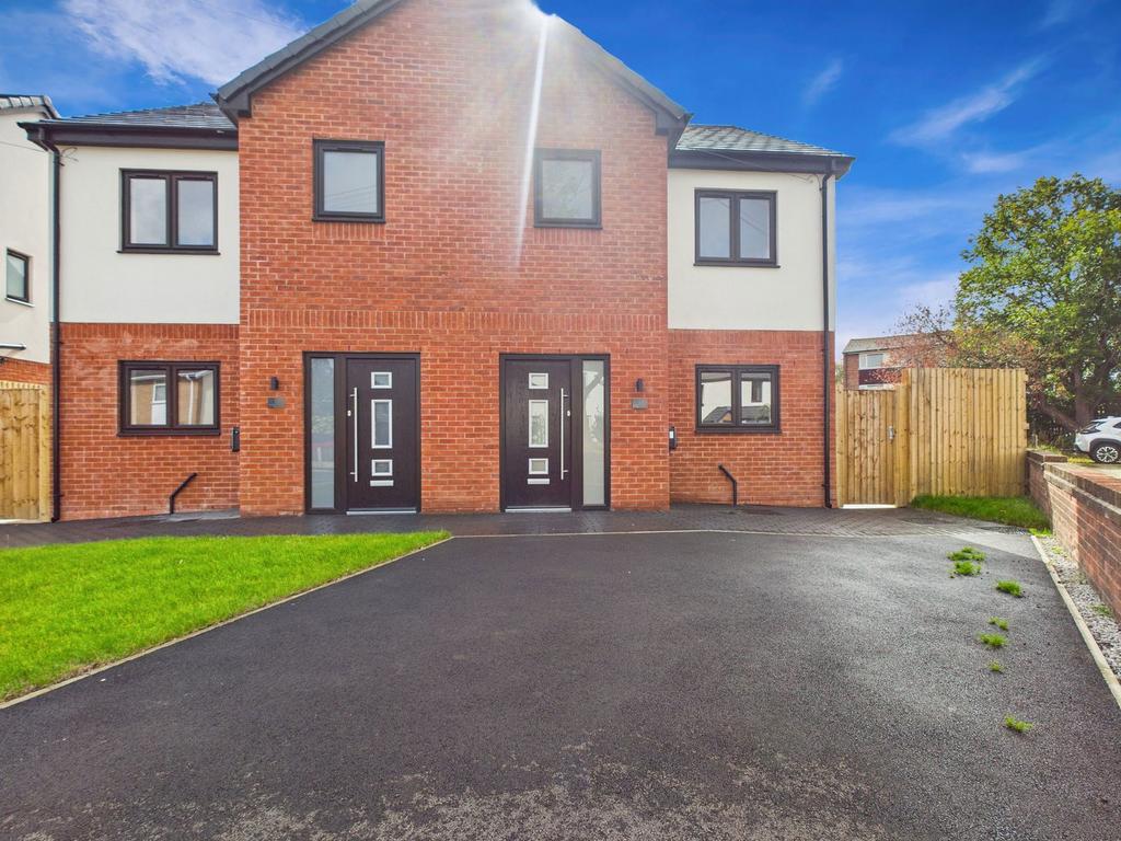 Lord Street, Burscough, L40 4BZ 3 bed semi-detached house for sale - £ ...