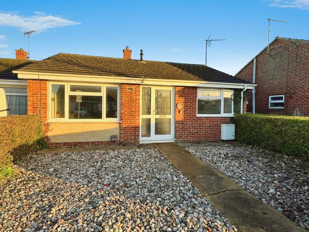 Collingwood Avenue, March PE15 2 bed terraced bungalow - £190,000