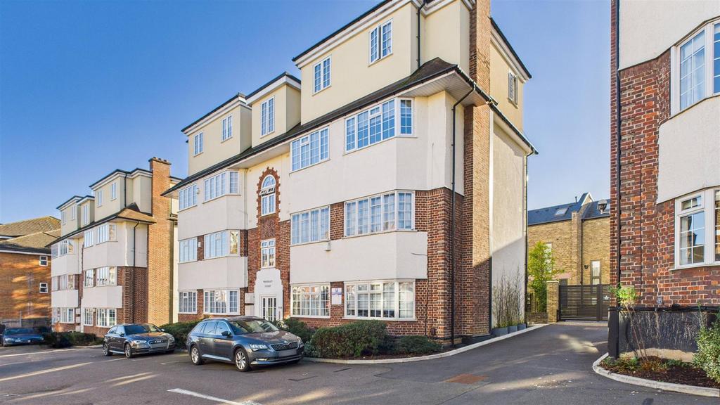 Waverley Court, Windmill Hill, Enfield 2 bed flat - £1,800 pcm (£415 pw)
