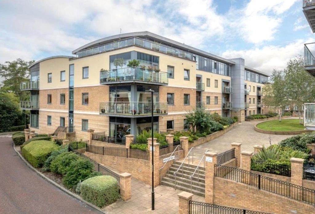 Grove Park Oval, Gosforth, Newcastle... 1 bed apartment - £900 pcm (£ ...
