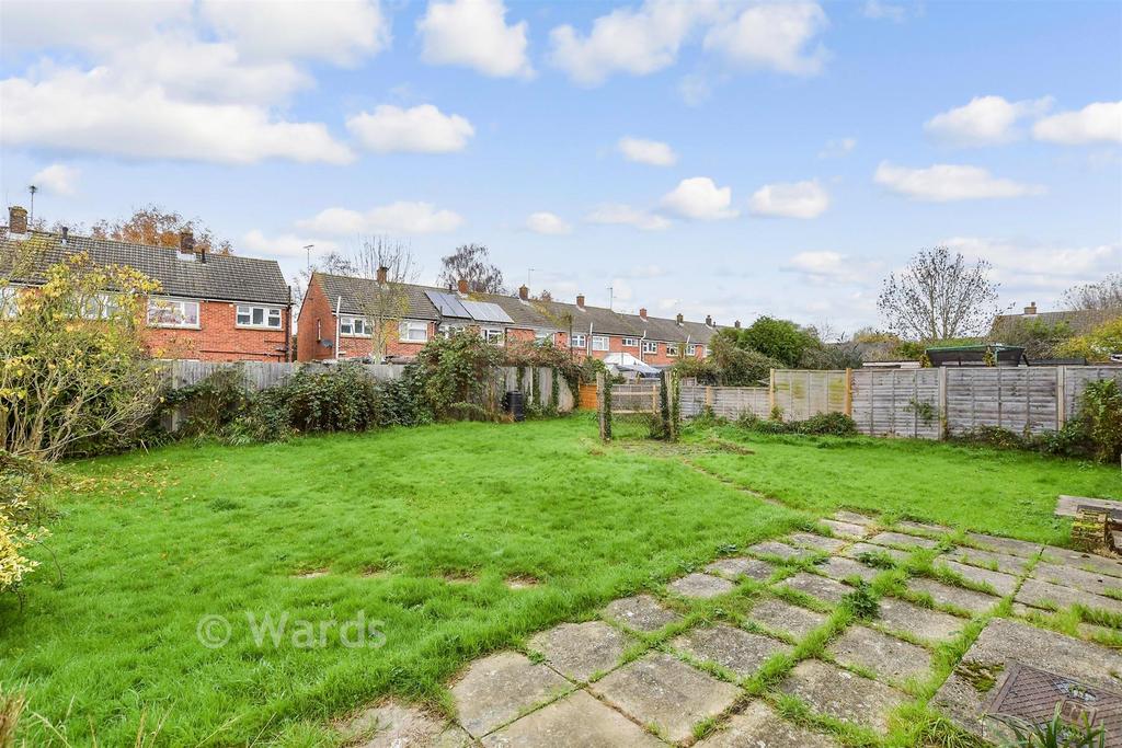 Knights Way, Headcorn TN27 2 bed ground floor maisonette - £149,000