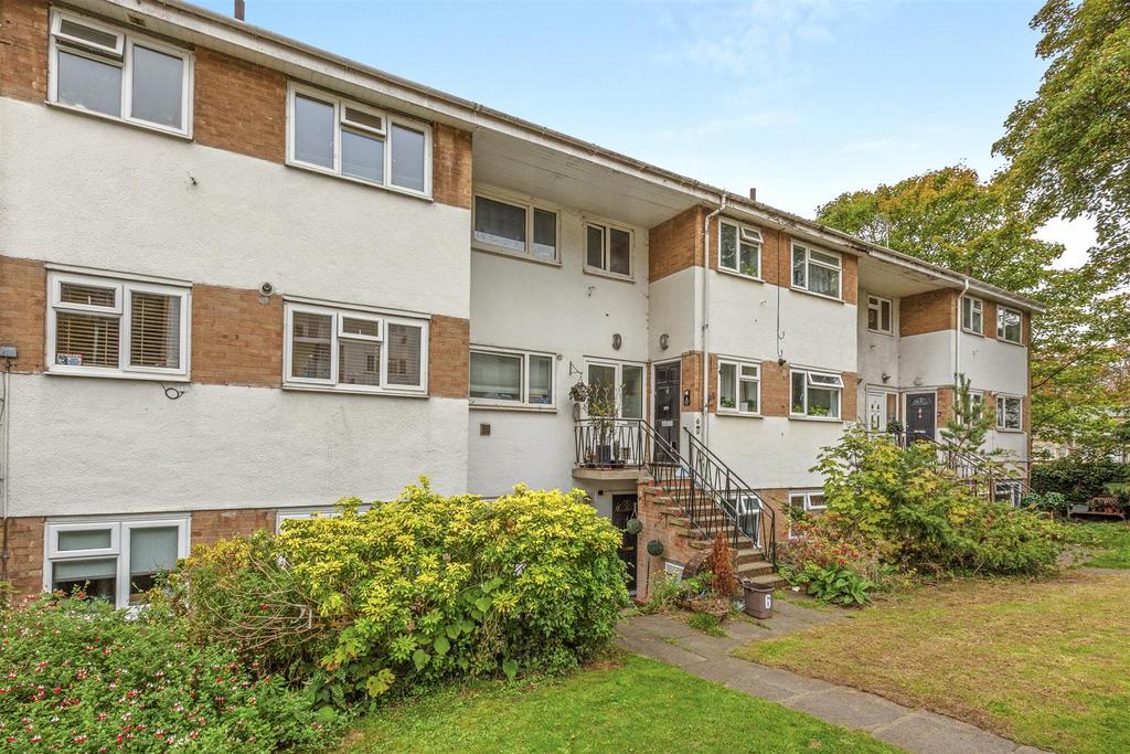 Totteridge Road, High Wycombe HP13 2 bed apartment - £235,000