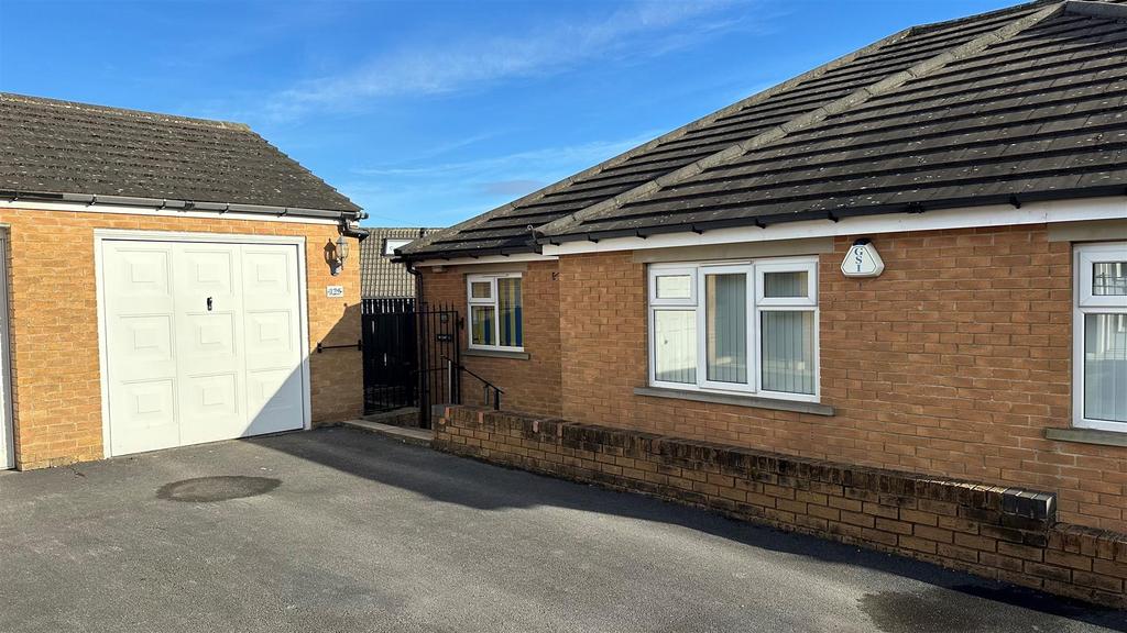 All Alone Road, Idle, Bradford 2 bed semi-detached bungalow for sale ...