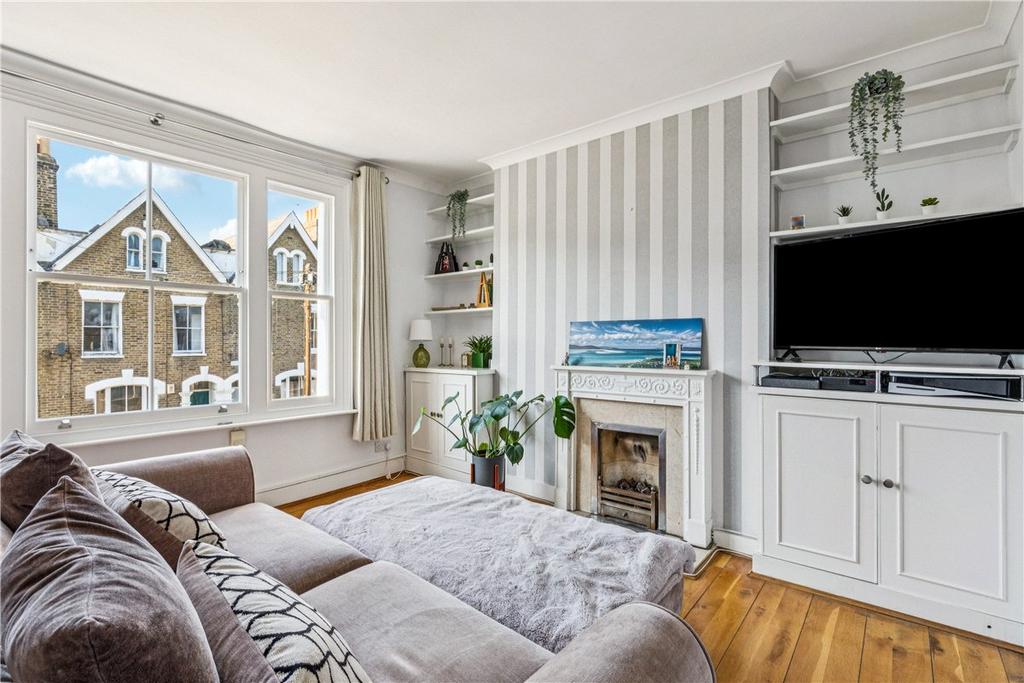 Auckland Road, London, SW11 2 bed apartment to rent - £3,000 pcm (£692 pw)