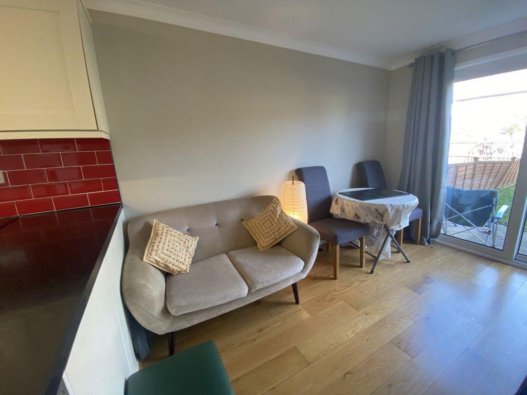 Rm 1, Lythemere, Orton Malborne... 1 bed in a house share to rent - £ ...