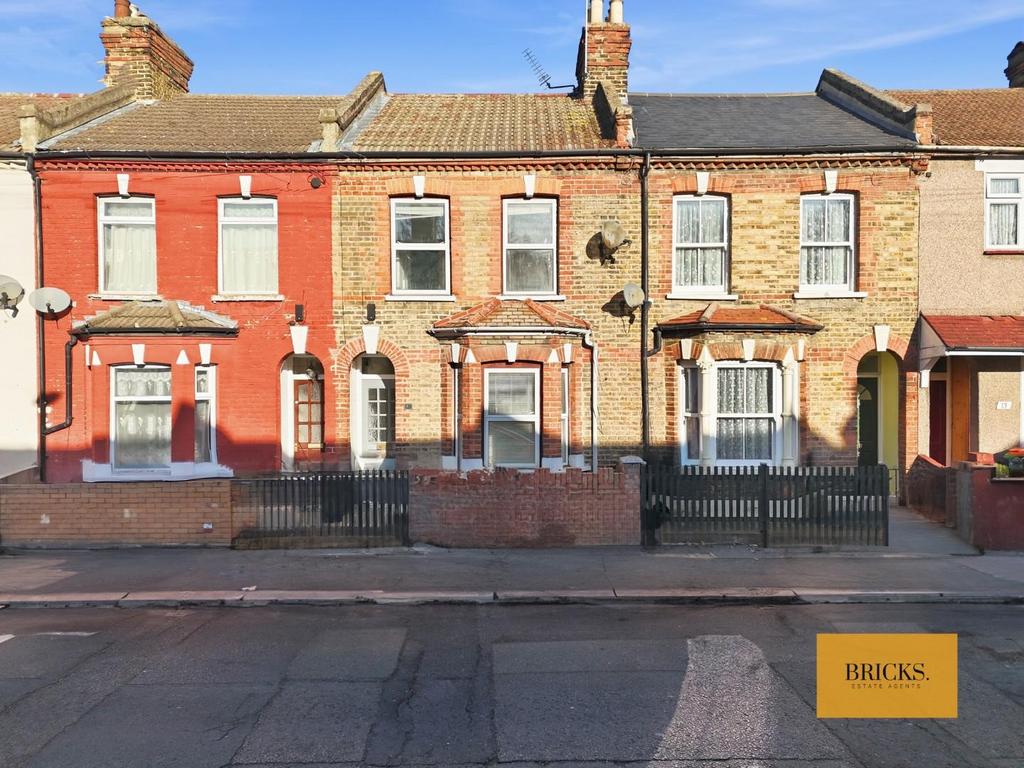 Liddon Road, London E13 4 bed terraced house - £2,500 pcm (£577 pw)