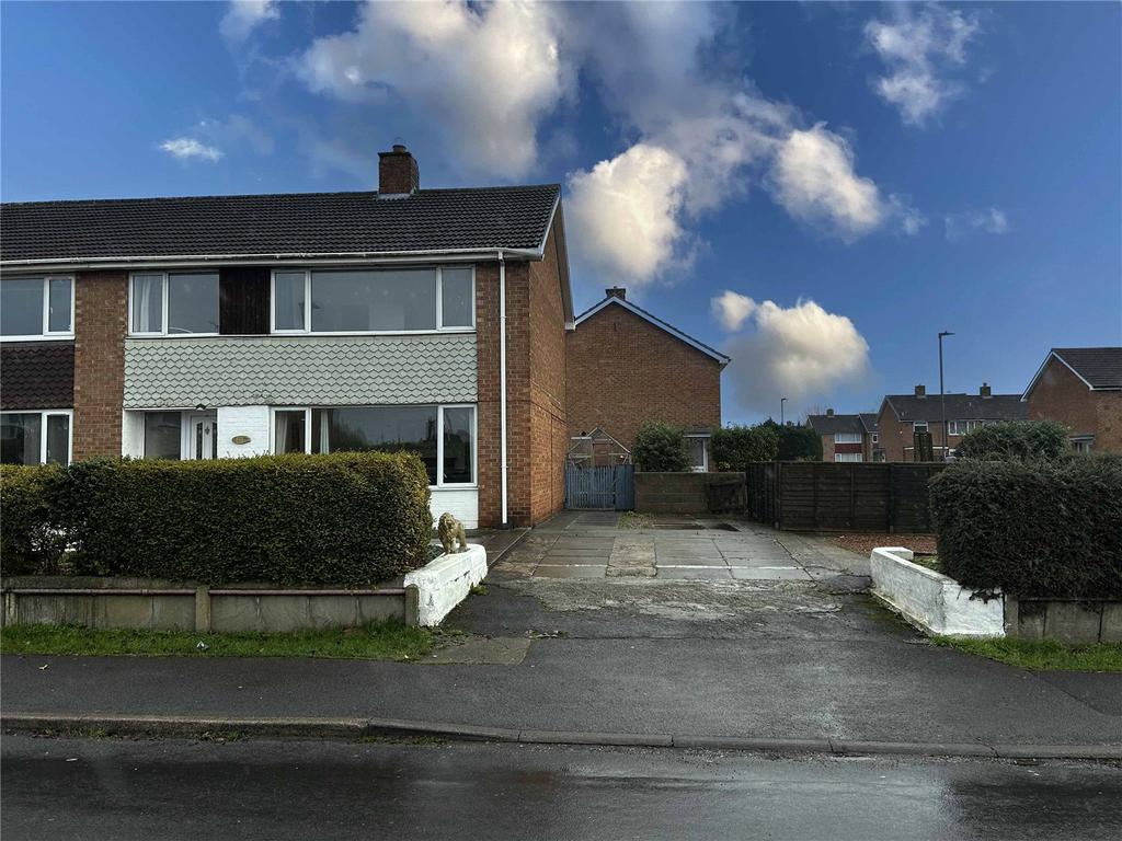 Oak Grove, Northallerton, North... 3 bed end of terrace house - £190,000