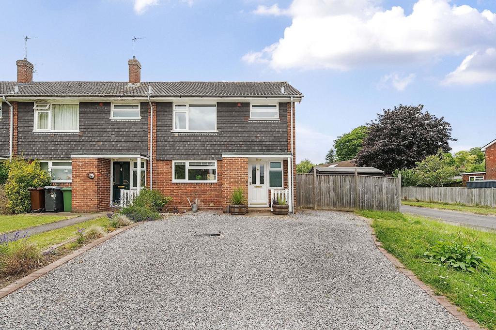 Priors Dean Road, Winchester, SO22 3 bed end of terrace house - £475,000