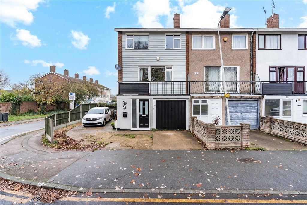 The Gore, Basildon, Essex, SS14 4 bed end of terrace house for sale - £ ...