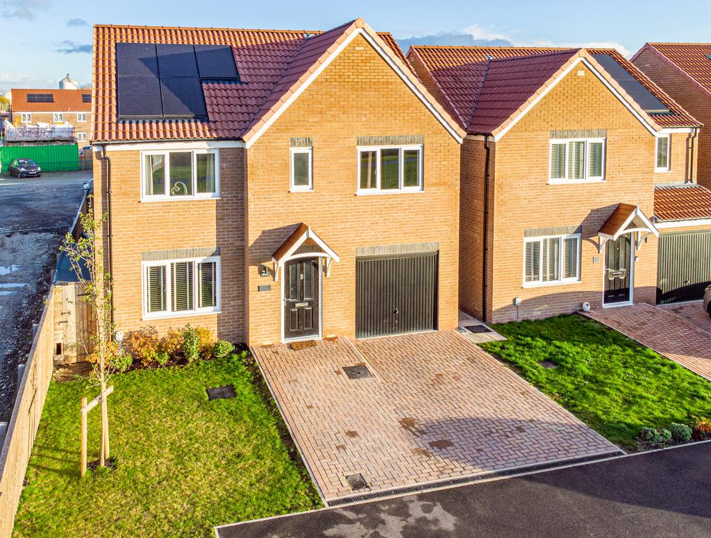 Selby YO8 5 bed detached house - £330,000