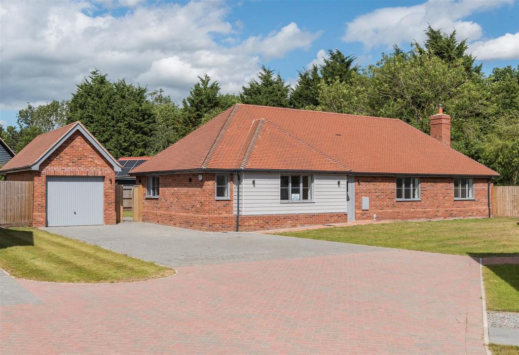 Jack Way, Stowmarket IP14 3 bed detached bungalow for sale - £595,000