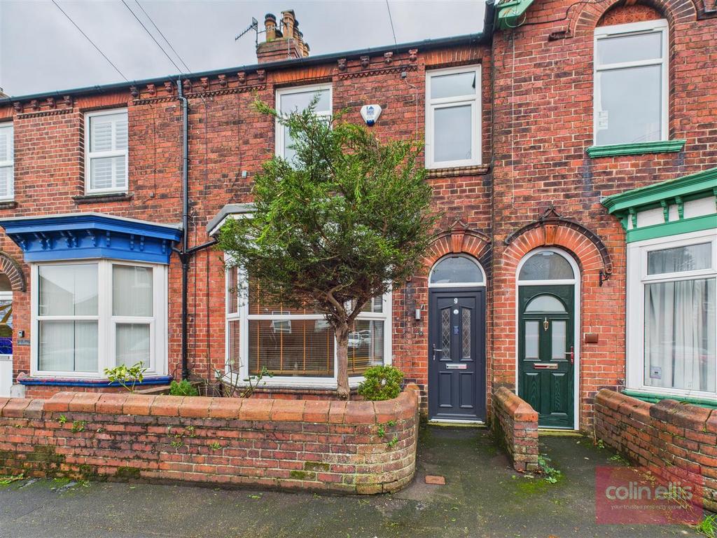 Asquith Avenue, Scarborough 2 bed terraced house - £155,000