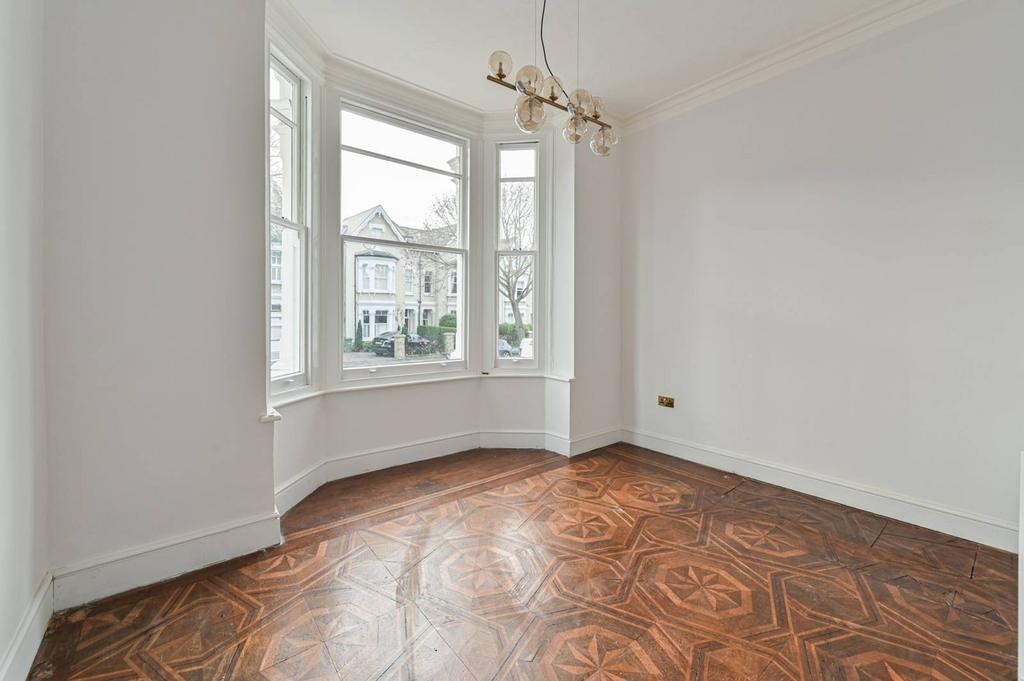 Lewin Road, Streatham, London, SW16 2 bed flat to rent - £2,500 pcm (£ ...