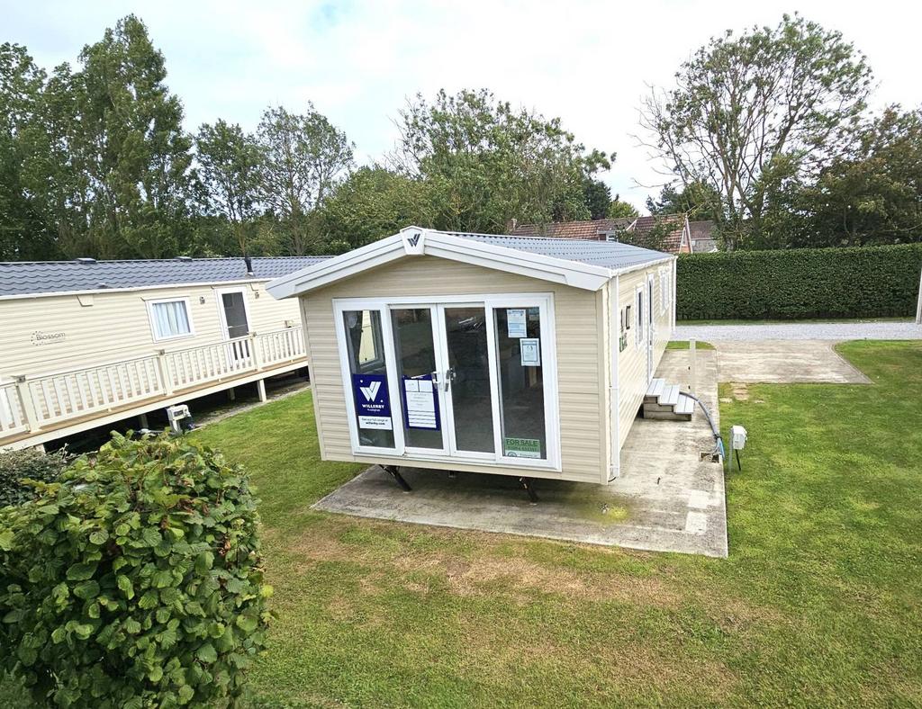 Hornsea East Riding of Yorkshire 2 bed static caravan - £39,995