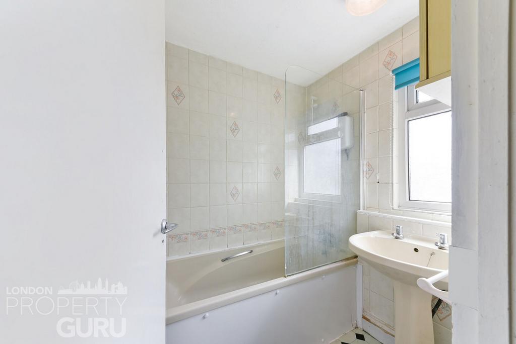 Savill Gardens, London, SW20 4 bed terraced house to rent - £2,599 pcm ...