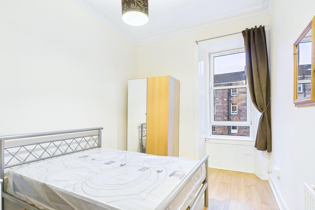 2/1, 23 Barrington Drive 3 bed flat to rent - £1,500 pcm (£346 pw)