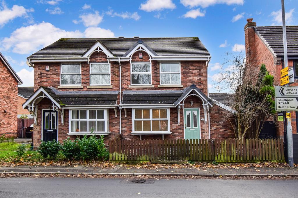 Dunkirk Lane, Leyland PR26 3 bed semi-detached house - £190,000