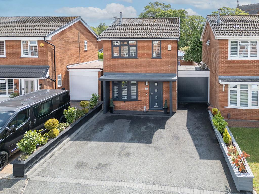 Addingham Avenue, Widnes, WA8 8YB 3 bed link detached house - £245,000