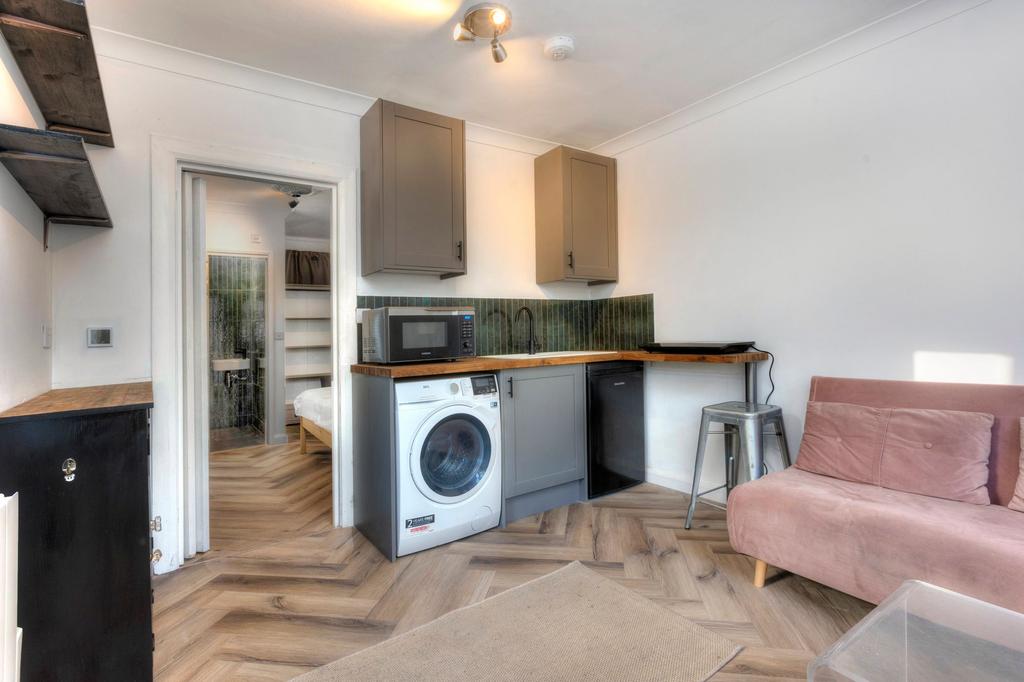 Westbourne Gardens, Hove, BN3 1 bed flat to rent - £1,000 pcm (£231 pw)