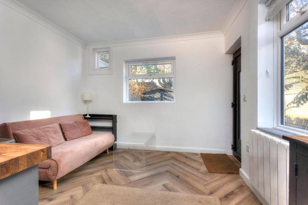 Westbourne Gardens, Hove, BN3 1 bed flat to rent - £1,000 pcm (£231 pw)