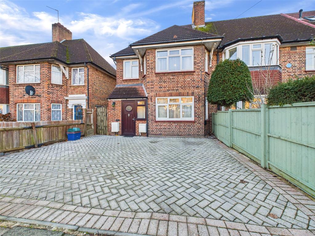 Syon Lane, Middlesex 4 bed end of terrace house - £2,500 pcm (£577 pw)