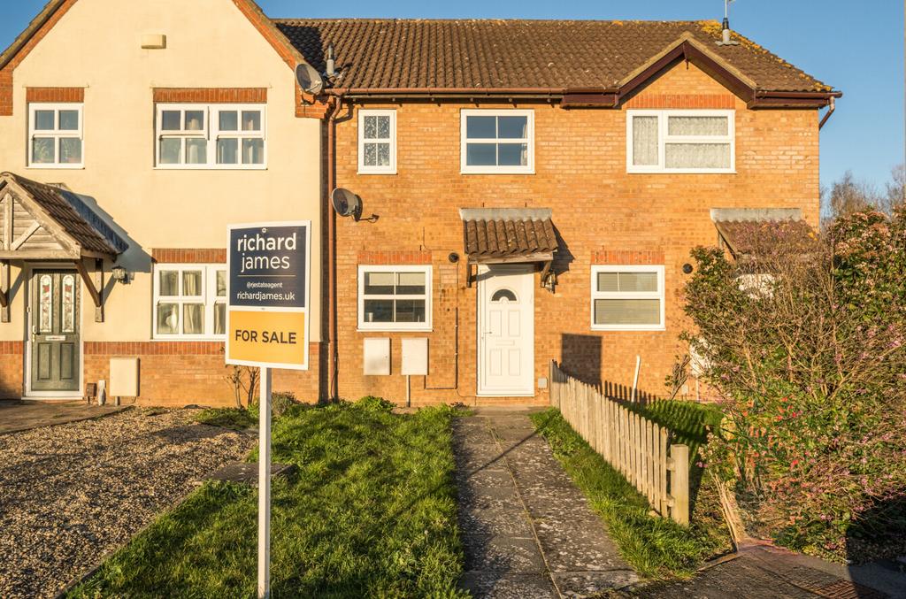 Pearce Close, Kingsdown, Swindon, SN2 2 bed terraced house for sale - £ ...